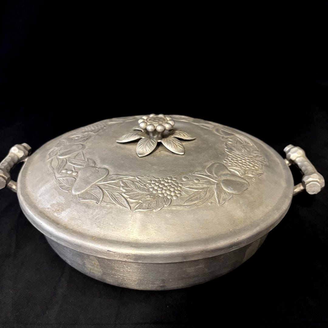 Vintage Everlast Hand-forged Aluminum Covered Casserole Dish With Pyrex ...