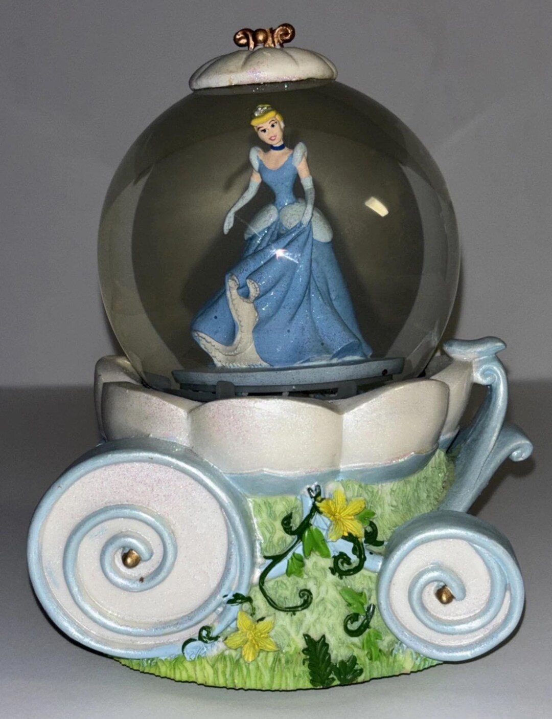 Disney Cinderella Music Box Snowglobe Princess in Stage Coach Figurine ...