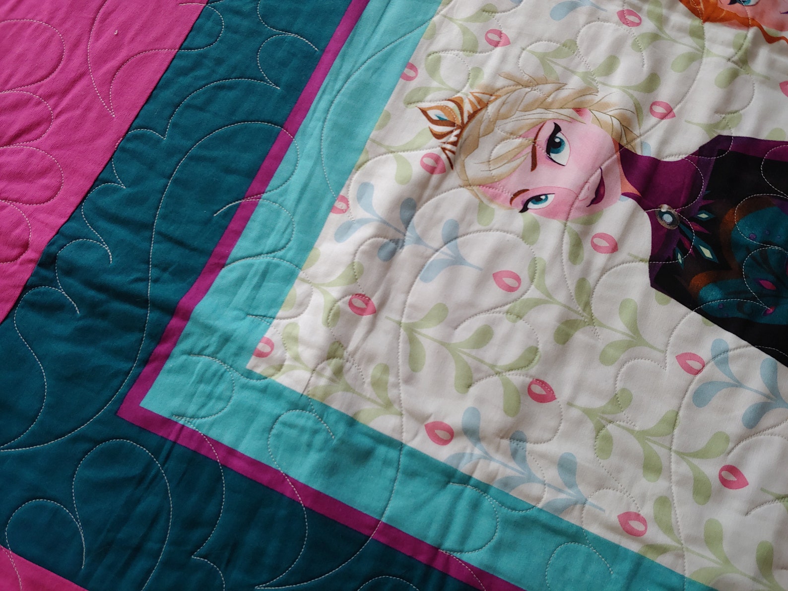 Elsa and Anna Quilt Frozen - Etsy