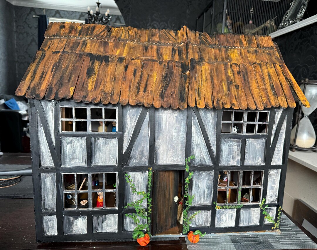 Hocus Pocus Inspired Wooden Dolls House With Peg Doll Characters - Etsy