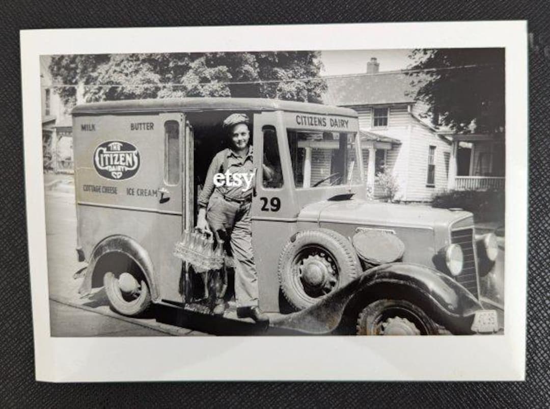 1940's Photo MILKMAN Delivering Milk in Bottles From CITIZENS DAIRY ...