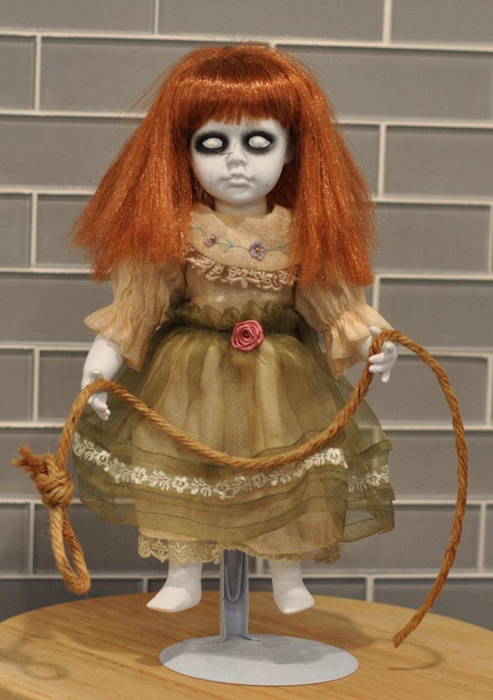 ゾンビ - 磁器製の不気味で恐ろしいアンデッドホラー人形 - リンダ - Etsy 日本