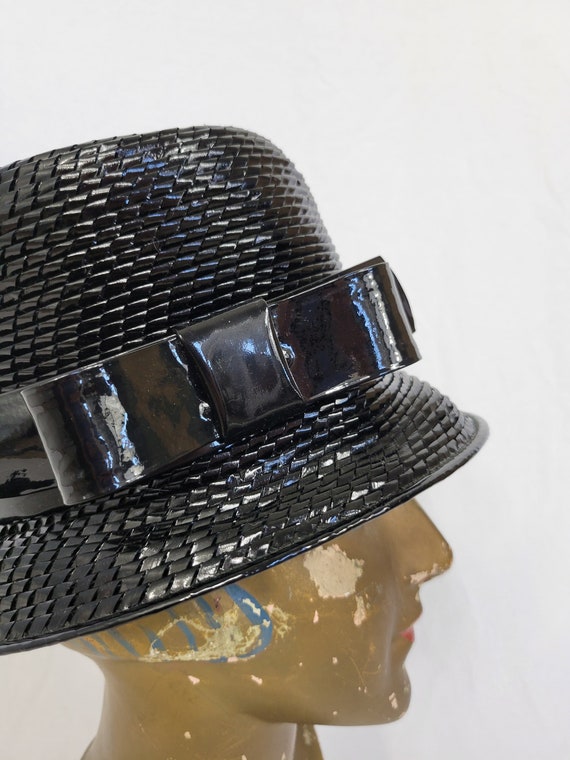 1960's Black Lacquered Woven Straw MOD Vinyl Hat I Sz… - Gem