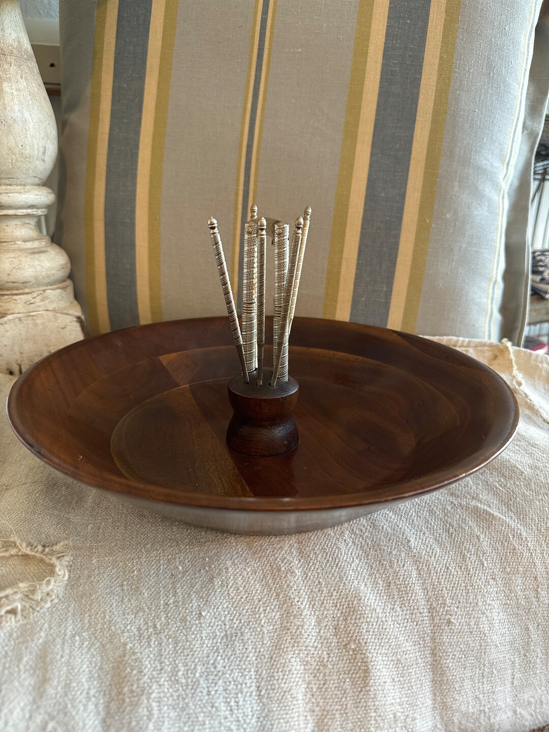 Vintage 60s or 70s Baribocraft or Bari Solid Walnut Wood 9 Oval ...