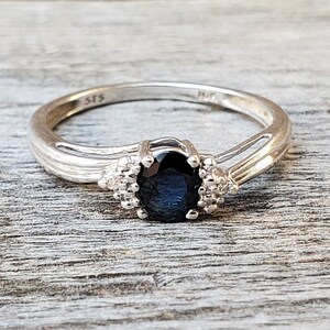 10K Blue Sapphire Diamond Chip Ring Size 7 - Etsy