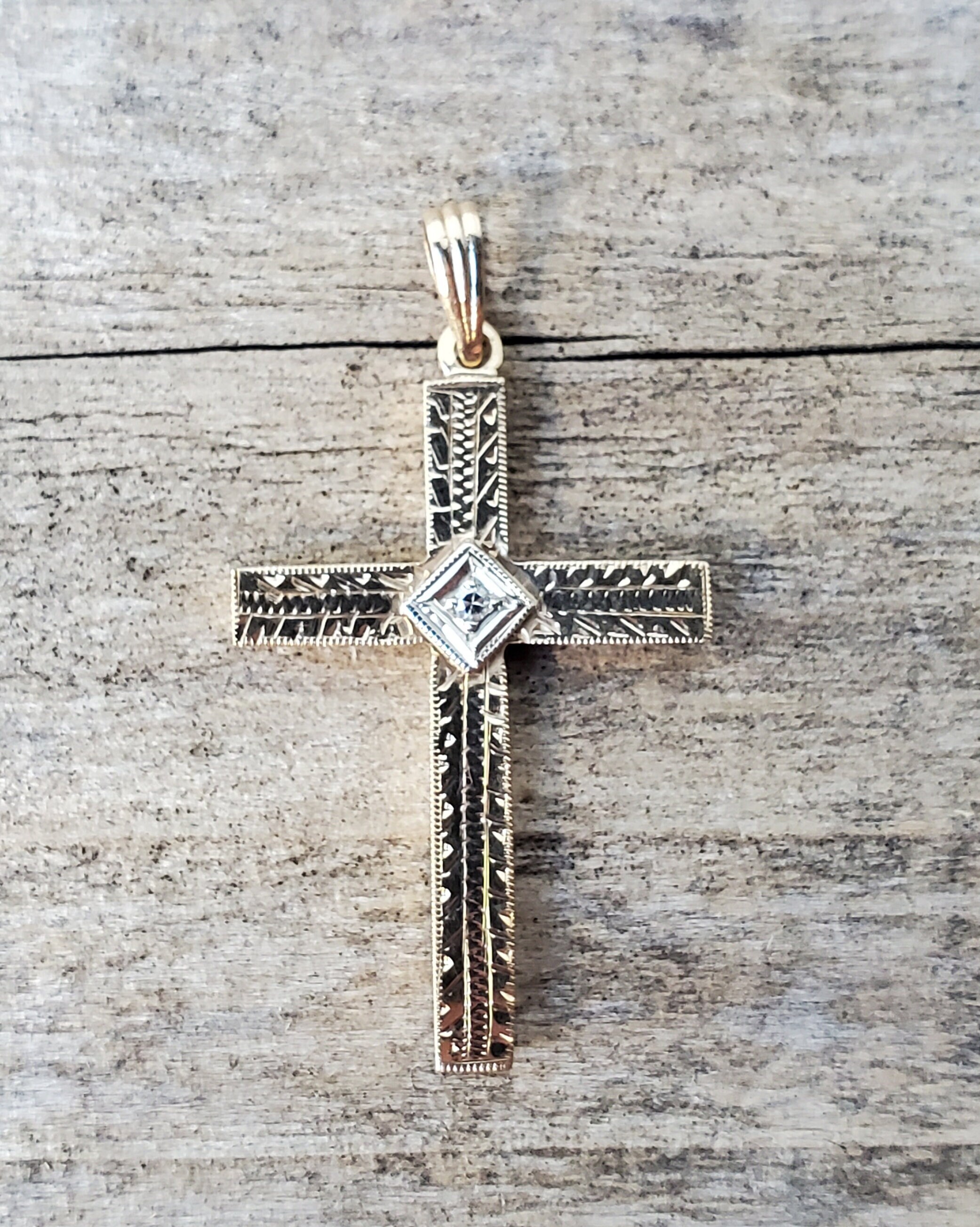10k diamond cross pendant store