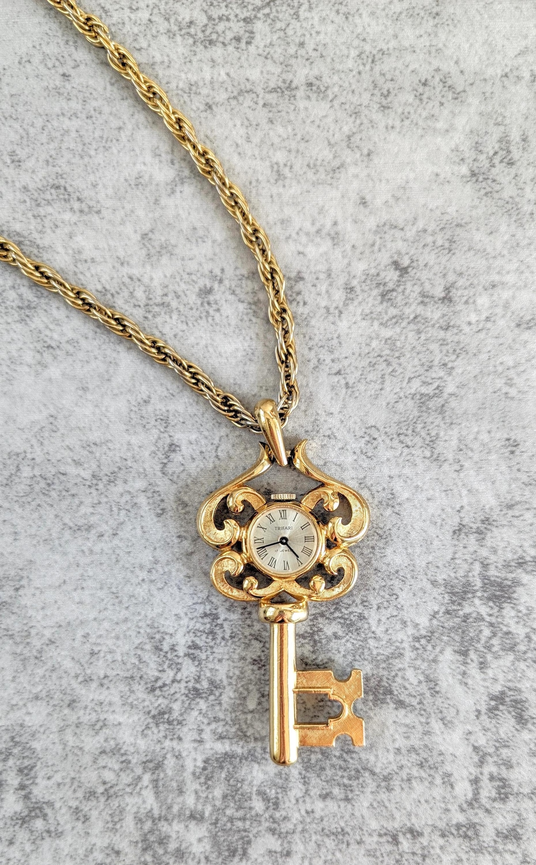 RARE Crown Trifari 17 Jewels Gold Tone Skeleton Key Watch Pendant ...