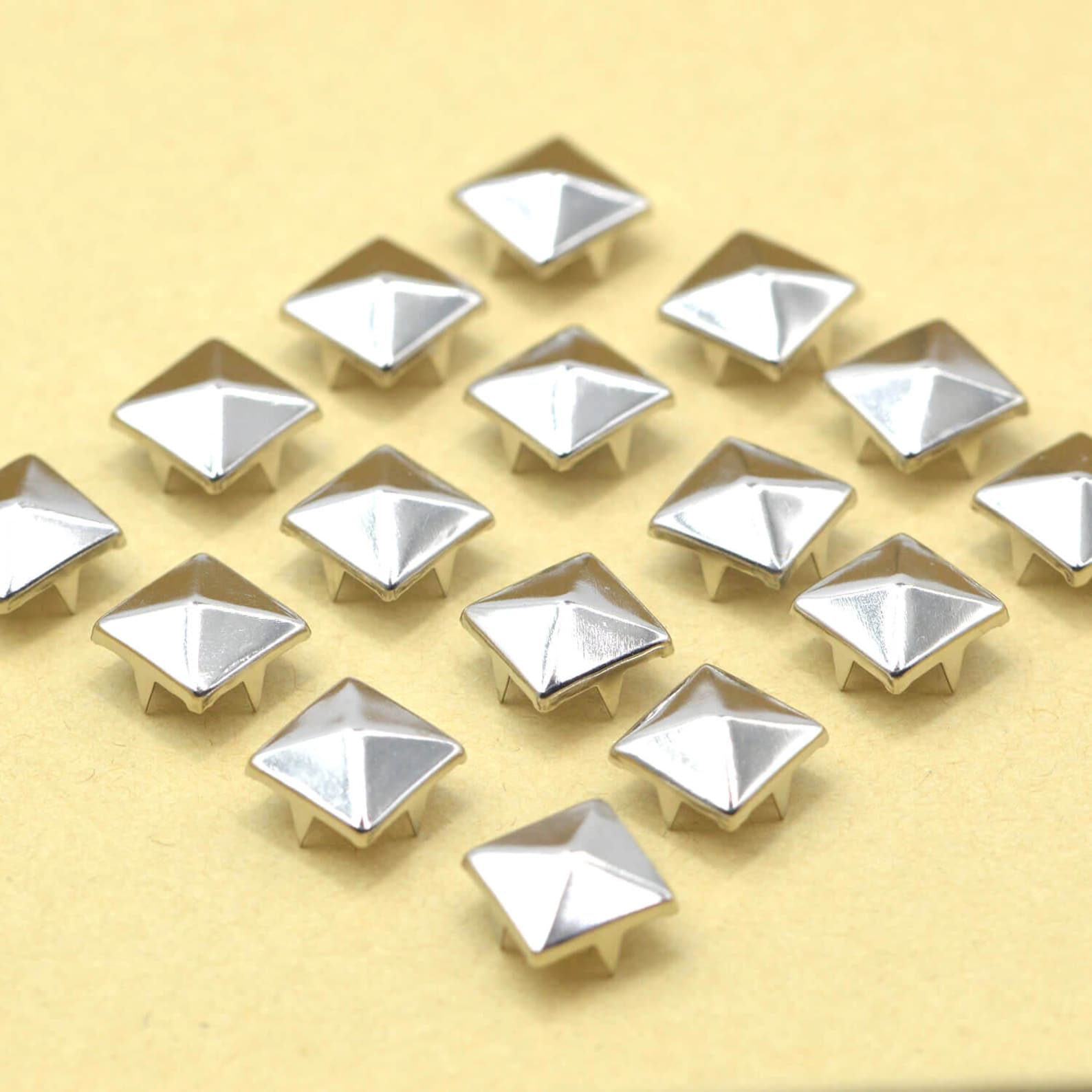 100pcs Pyramid Square Claw Nails Studs Decorative Nailheads for Leather ...