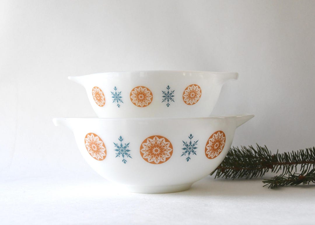2 JAJ Pyrex Morning Star Mixing Bowls, Orange and Blue Snowflakes ...