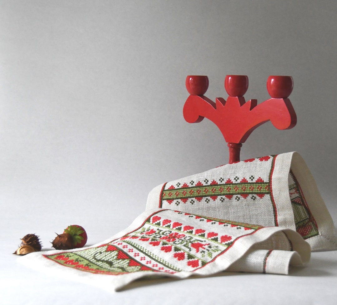 Swedish Table Runner. Cross Stitch Tablerunner With a Wonderful Red ...