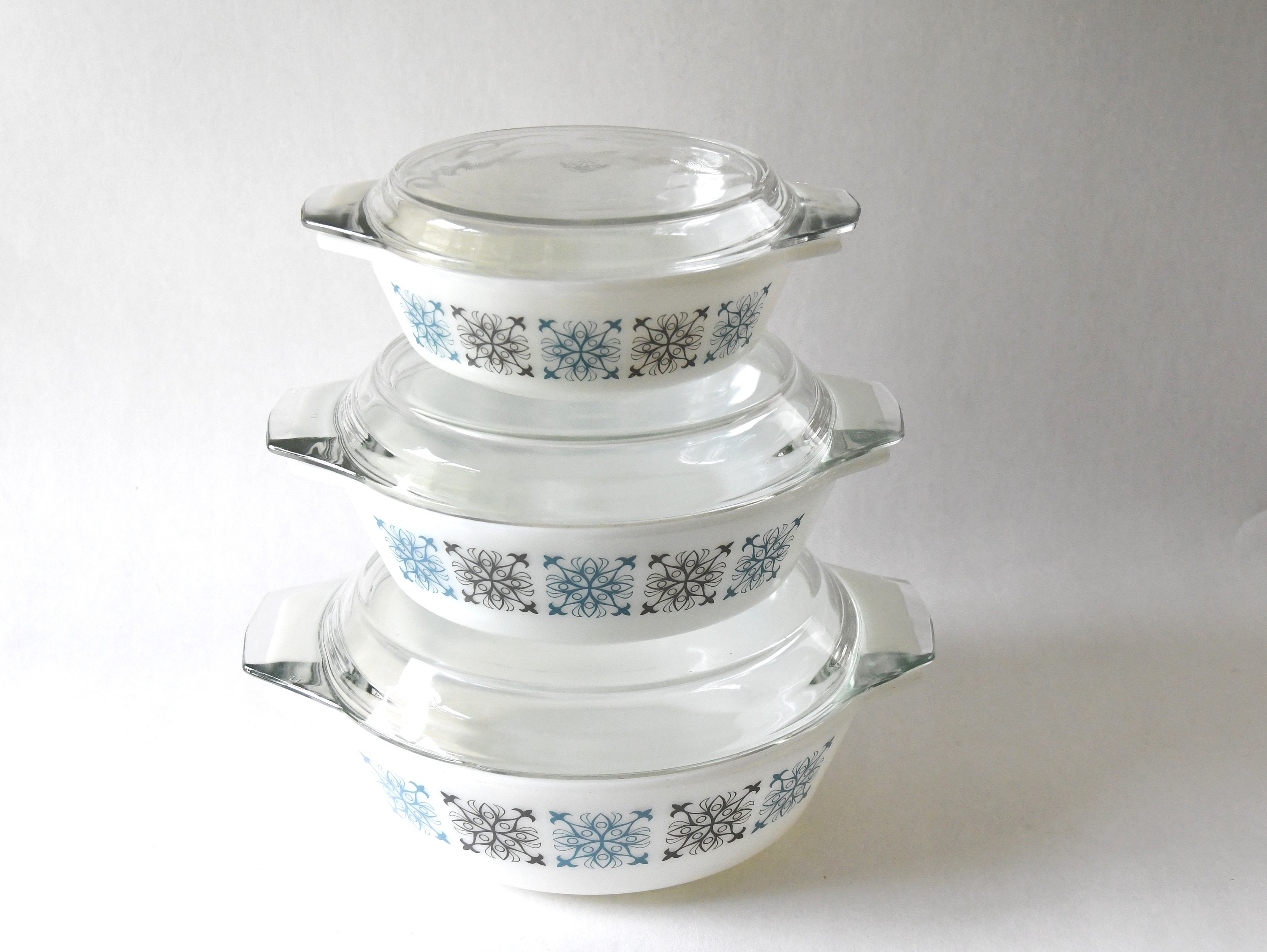 JAJ Pyrex. 3 X Chelsea Bowls With Lid. Blue Flowers. Pyrex Glass ...