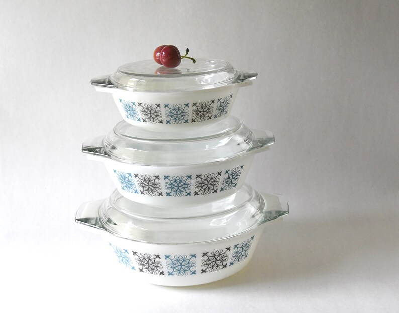 JAJ Pyrex. 3 X Chelsea Bowls With Lid. Blue Flowers. Pyrex Glass ...