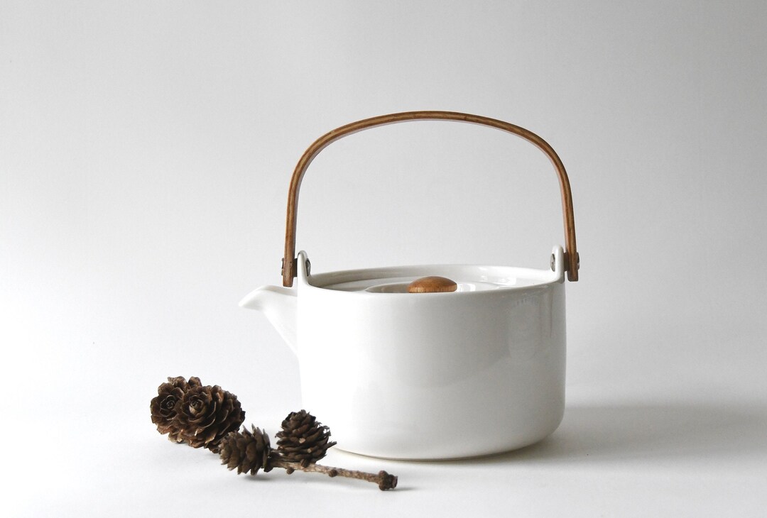 Marimekko Finland. Heikki Orvola White Teapot. Scandinavian Tea Maker ...