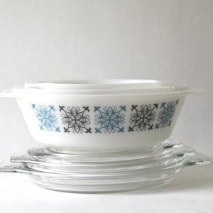 JAJ Pyrex. 3 X Chelsea Bowls With Lid. Blue Flowers. Pyrex Glass ...