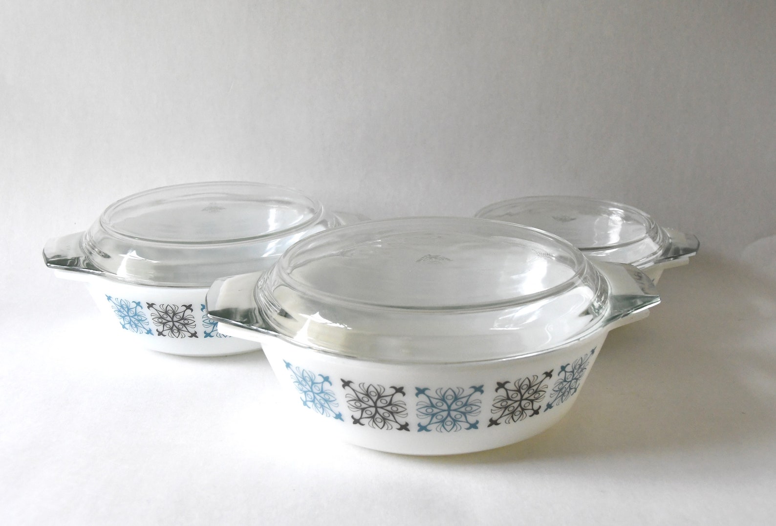 JAJ Pyrex. 3 X Chelsea Bowls With Lid. Blue Flowers. Pyrex | Etsy