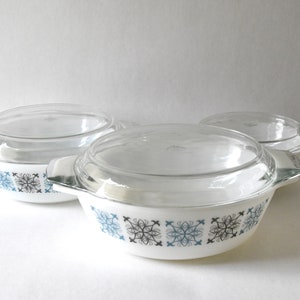 JAJ Pyrex. 3 X Chelsea Bowls With Lid. Blue Flowers. Pyrex Glass ...