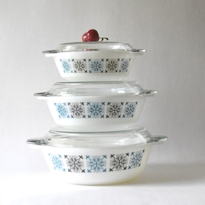 JAJ Pyrex. 3 X Chelsea Bowls With Lid. Blue Flowers. Pyrex Glass ...