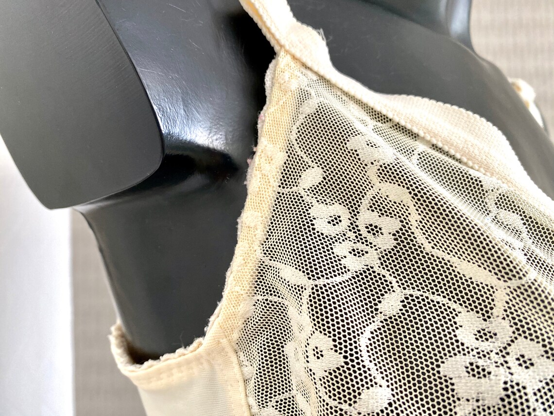 Vintage 60s White Lace Bullet Bra Romantic Vintage Lingerie Transparent ...