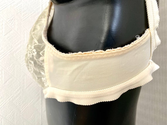 Vintage 60s White Lace Bullet Bra Romantic Vintage Li… Gem