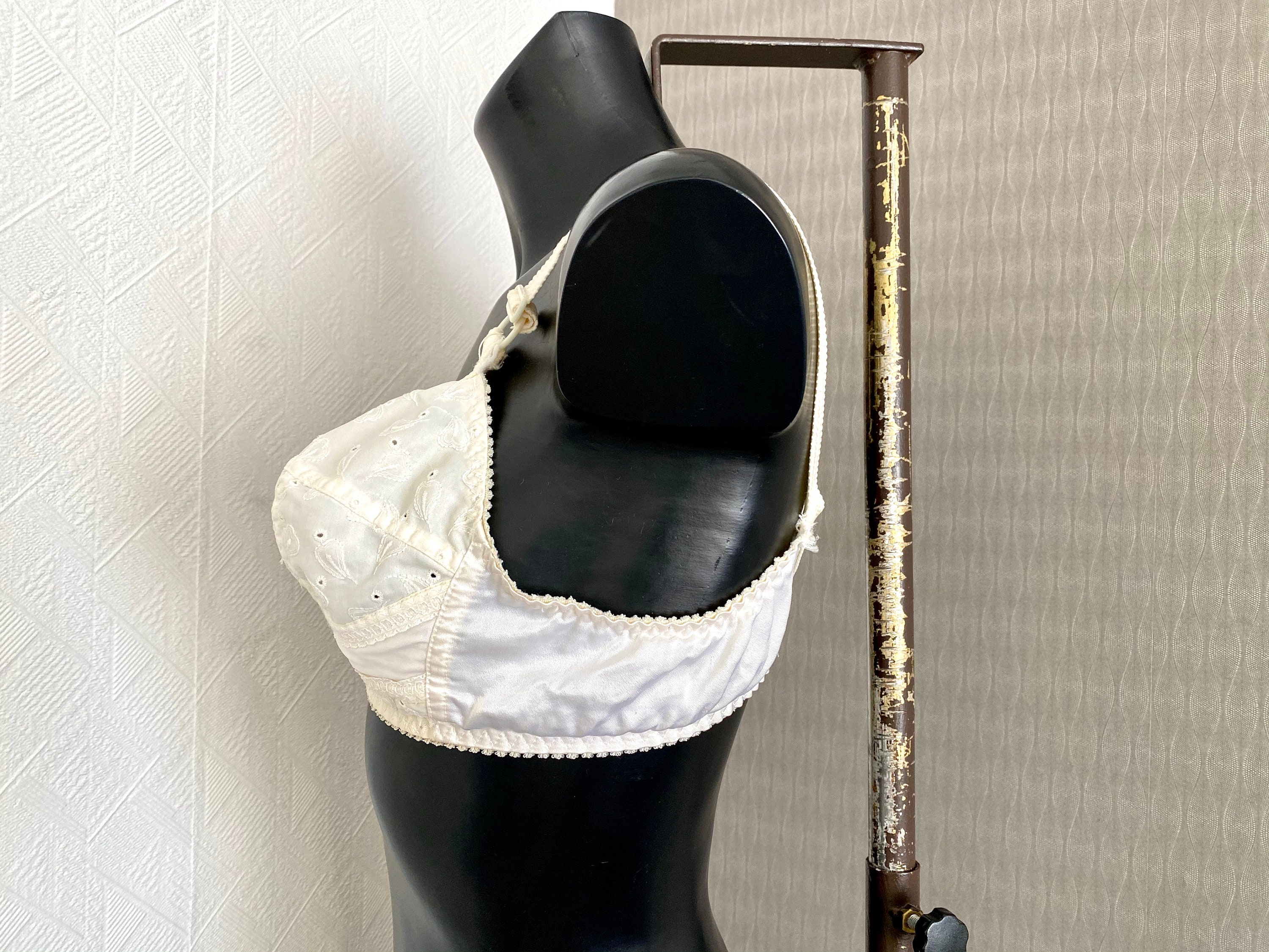 Vintage 50er Jahre weiß Kugel Spitz BH tot Stock Vintage Dessous ...