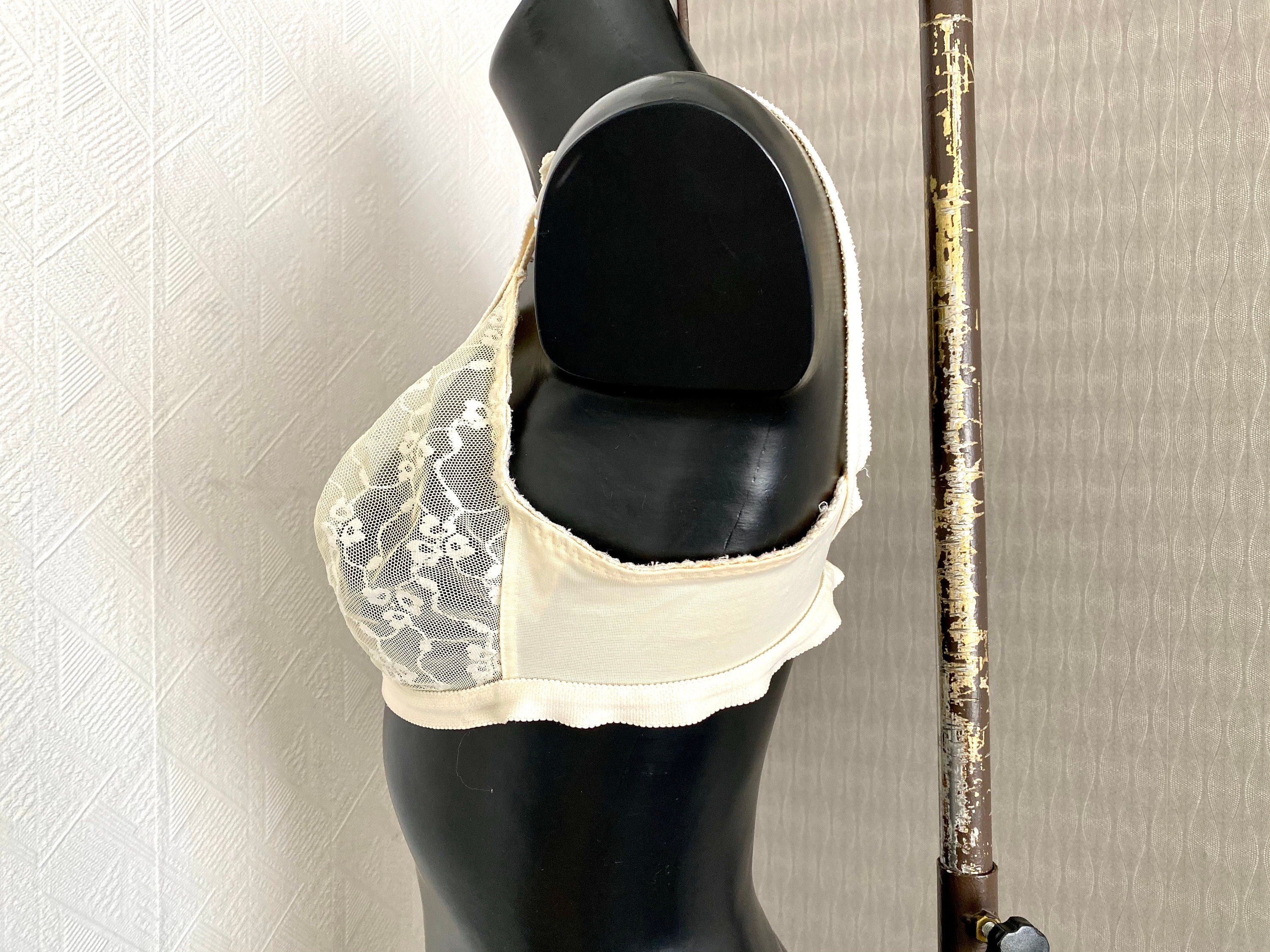 Vintage 60s White Lace Bullet Bra Romantic Vintage Lingerie Transparent ...