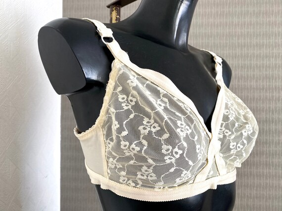 Vintage 60s White Lace Bullet Bra Romantic Vintage Li… Gem