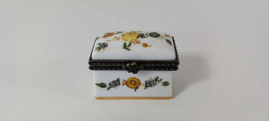 Collectable Vintage French Porcelain Pill Box / Trinket Box / French ...