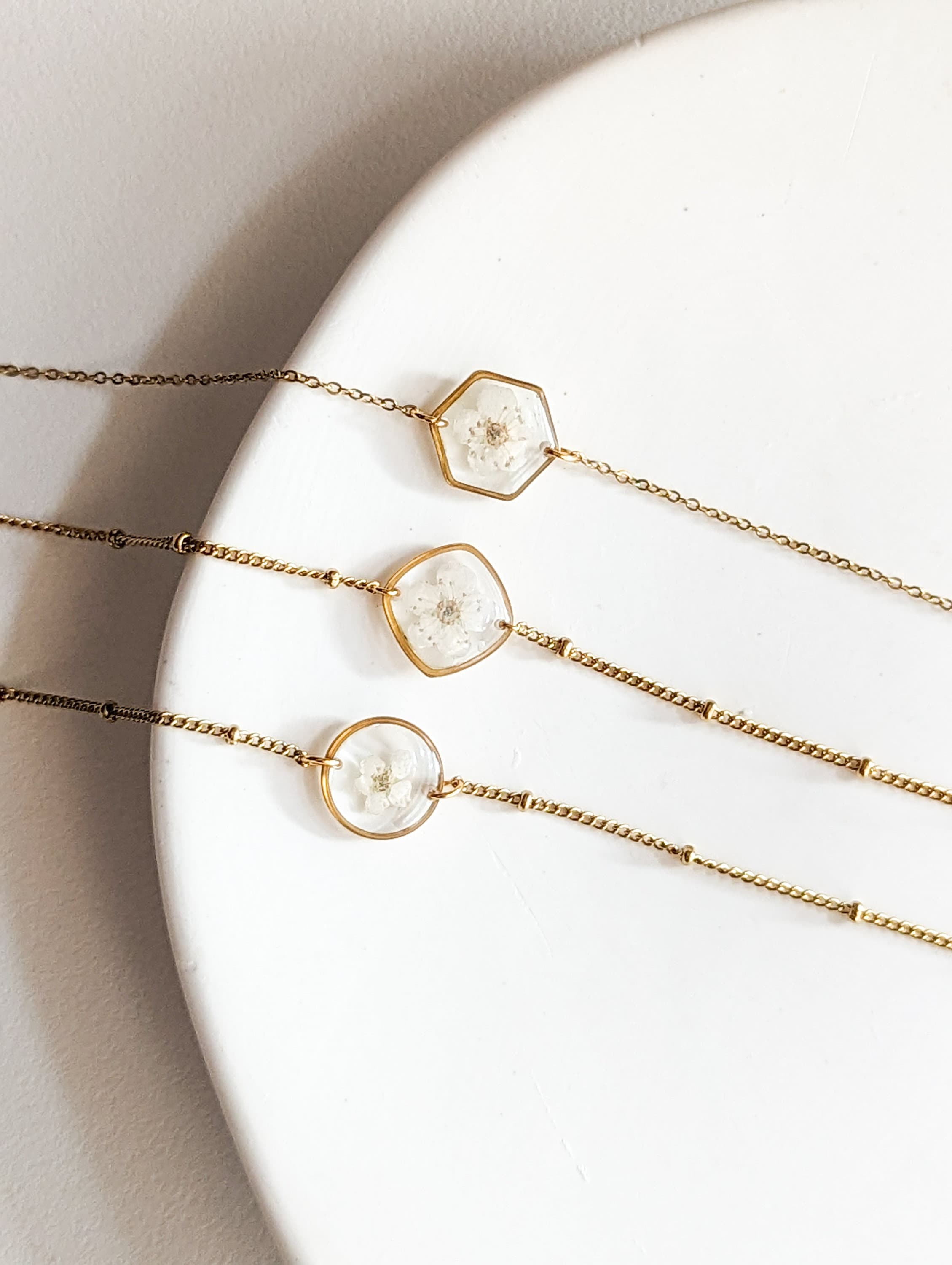 Dainty Gold Pressed White Flower, Fine Chain Bracelet Gold Plated ...