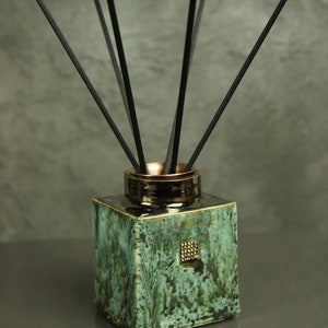 Ceramic Reed Diffuser on Golden and Green Color With Stylish Inserts ...