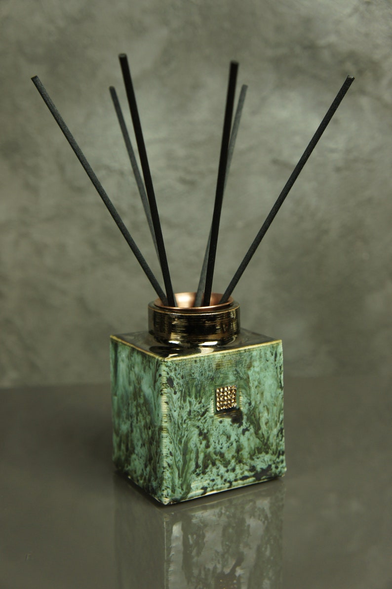 Ceramic Reed Diffuser on Golden and Green Color With Stylish Inserts, for Favorite Home ...