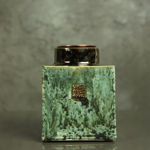 Ceramic Reed Diffuser on Golden and Green Color With Stylish Inserts ...