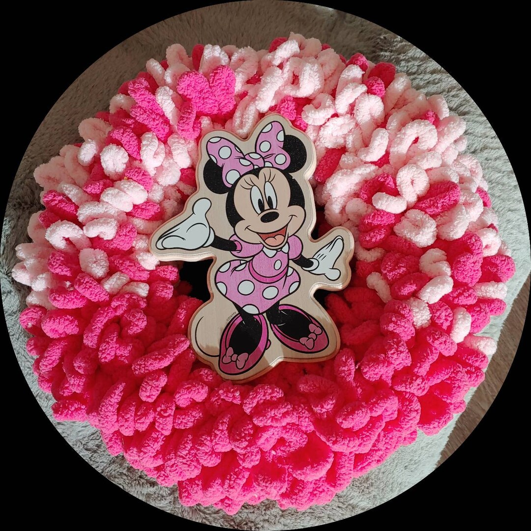 Minnie Mouse Loop Yarn Wreaths - Etsy
