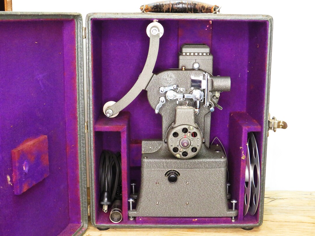 40s Motion Picture Portable Projector / Devry, Chicago / Fast Safe Free ...