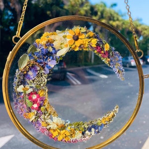 Pressed Flower Crescent Moon Frame - Etsy