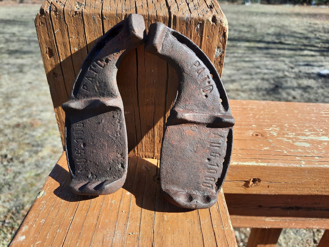 2 Ox Oxshoes Oxen Shoes or Cues Cast Iron Metal Historic Oregon Trail ...