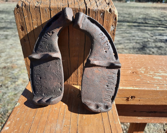 2 Ox Oxshoes Oxen Shoes or Cues Cast Iron Metal Historic Oregon Trail ...