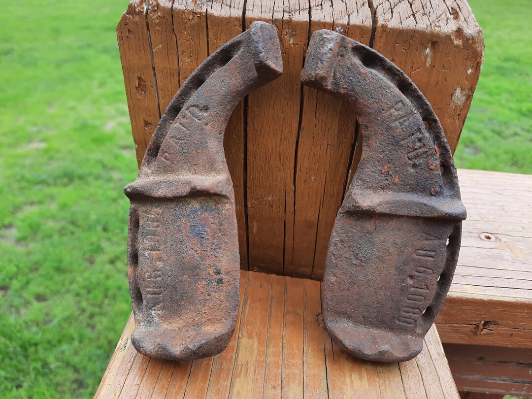 2 Ox Oxshoes Oxen Shoes or Cues Cast Iron Metal Historic Oregon Trail ...