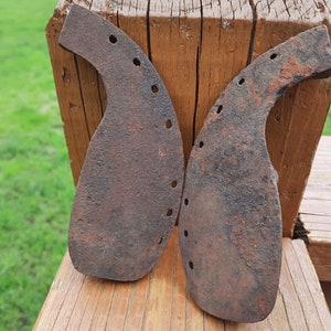 2 Ox Oxshoes Oxen Shoes or Cues Cast Iron Metal Historic Oregon Trail ...