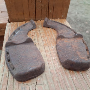2 Ox Oxshoes Oxen Shoes or Cues Cast Iron Metal Historic Oregon Trail ...