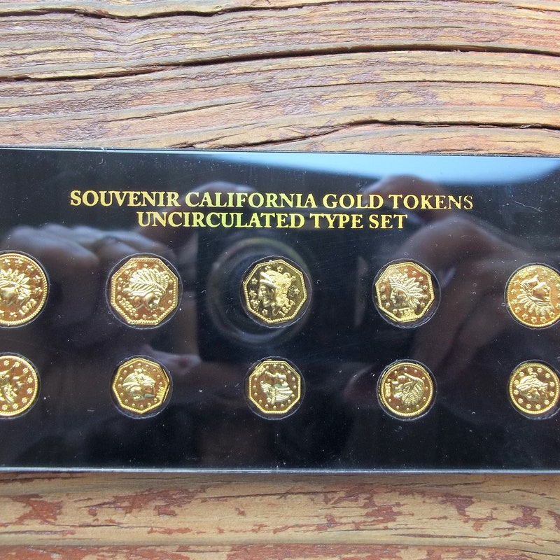 Gold Coin Pendant Case - Etsy