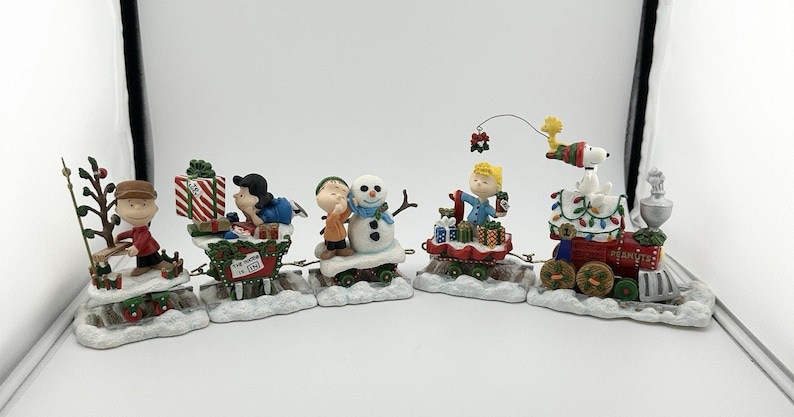 Danbury Mint Peanuts Christmas Train COA Snoopy, Linus, Lucy, CB, Sally ...
