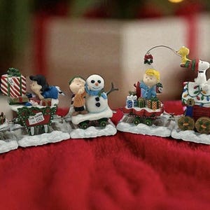 Danbury Mint Peanuts Christmas Train COA Snoopy, Linus, Lucy, CB, Sally ...