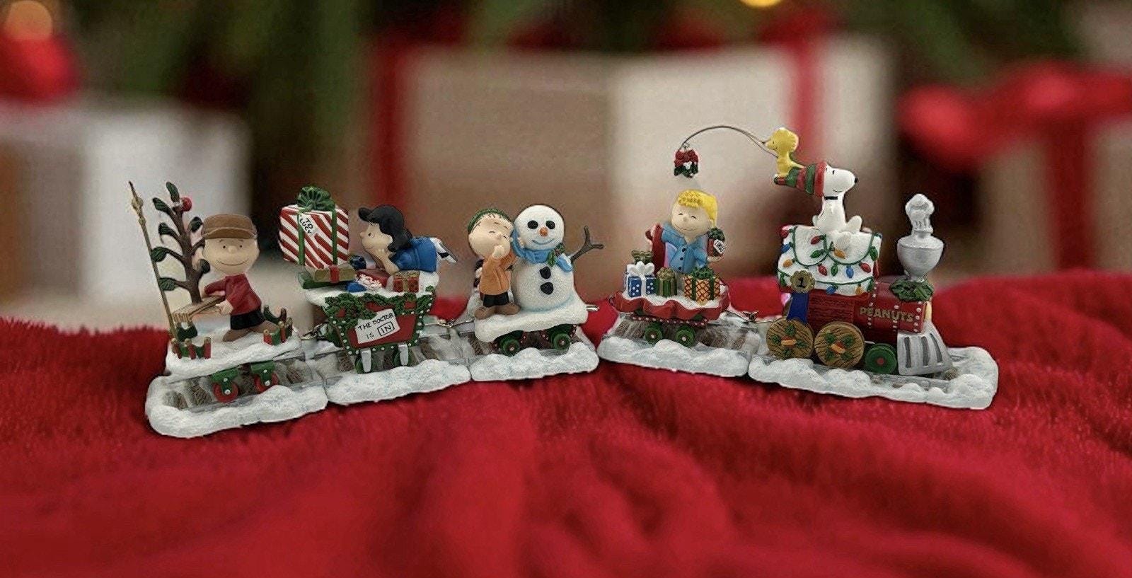 Danbury Mint Peanuts Christmas Train COA Snoopy, Linus, Lucy, CB, Sally ...