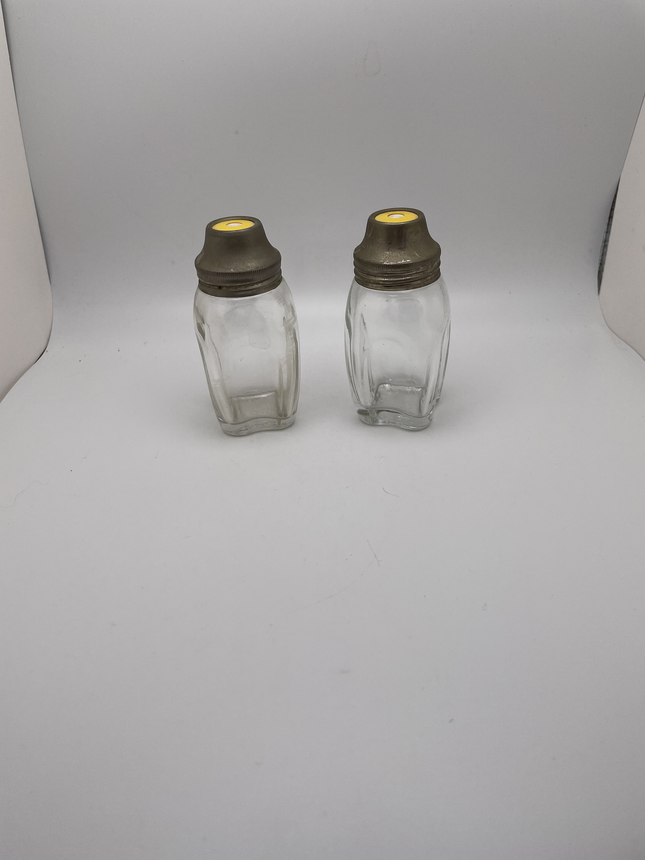 Vintage Airko Salt and Pepper Shakers - Etsy Vintage Airko Salt and Pepper Shakers - Etsy