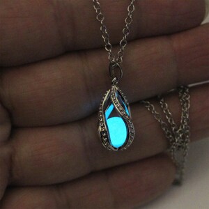 Glowing Necklace Glow in the Dark Necklace, Glowing Crystal Necklace ...