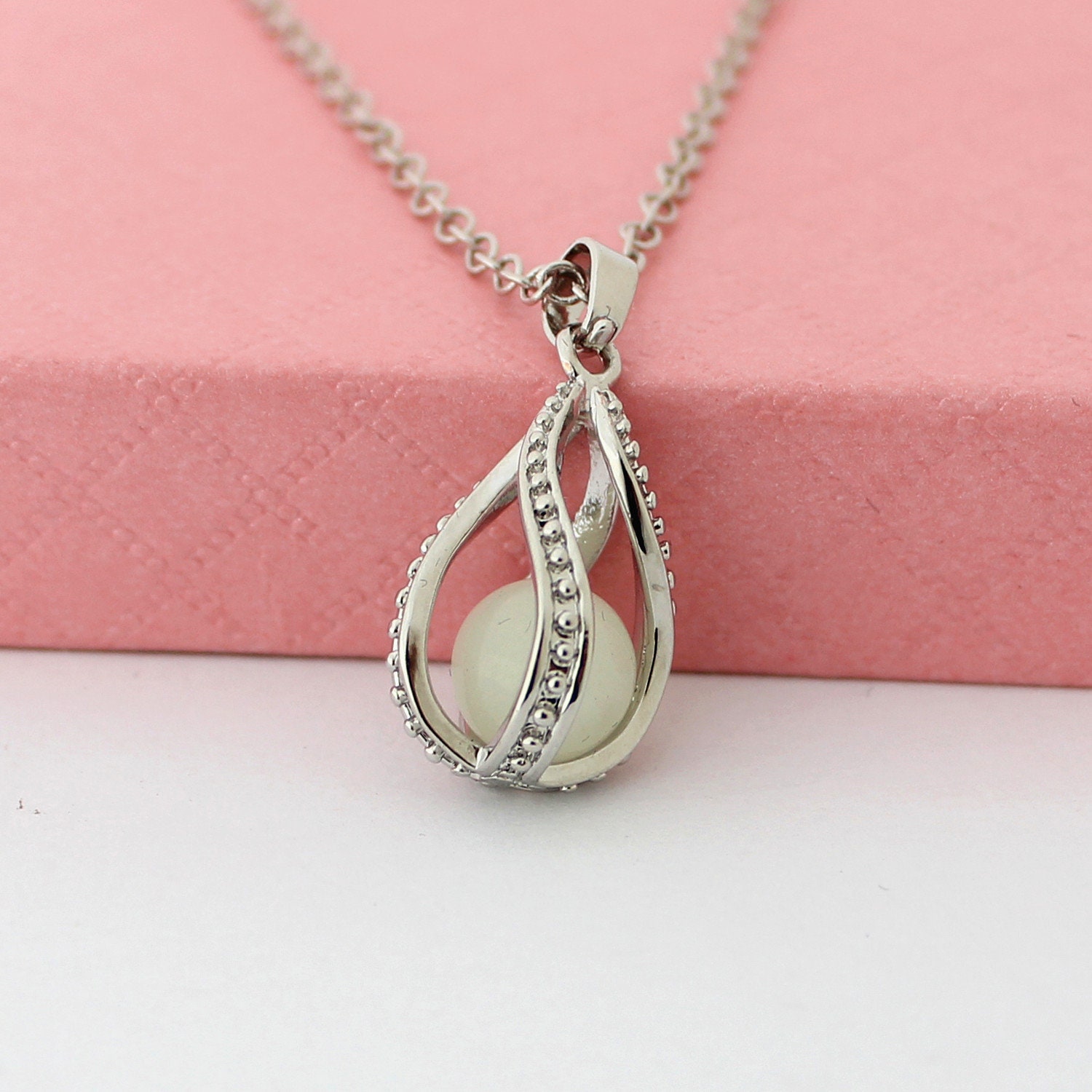 Glowing Necklace Glow in the Dark Necklace Glowing crystal | Etsy