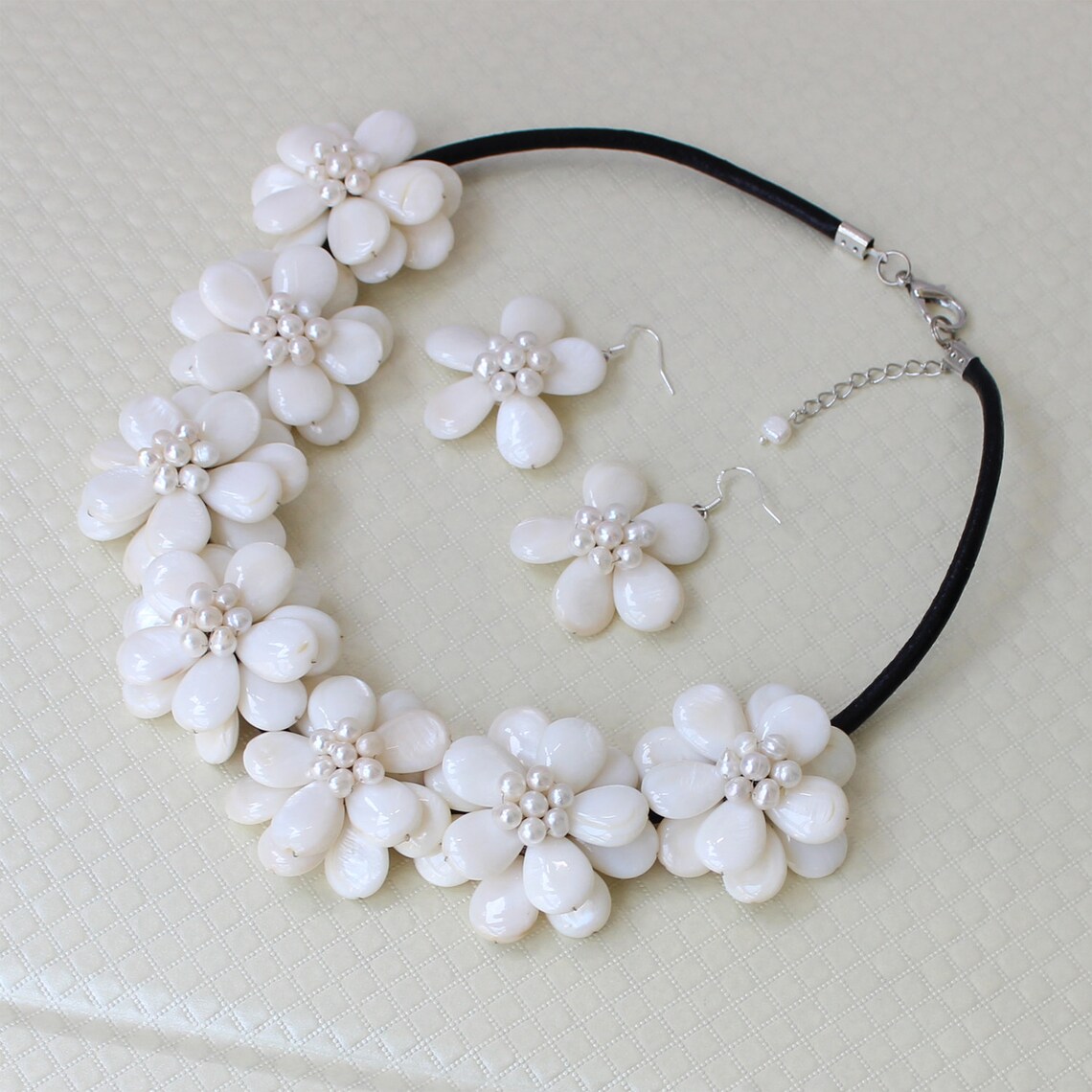 18'' Natural White Shell Flower Necklace Pearl Necklace Earrings Set ...