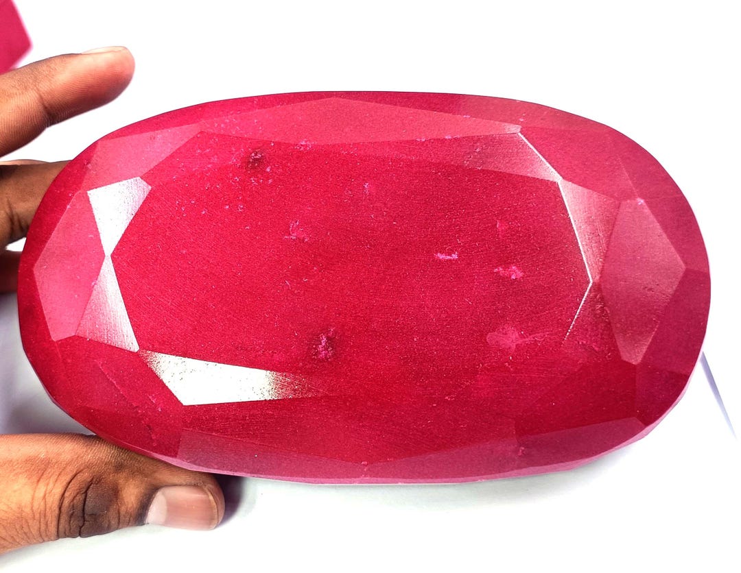 5537.5 Ct Pigeon Blood Red Ruby | Natural Certified Oval Cut African ...