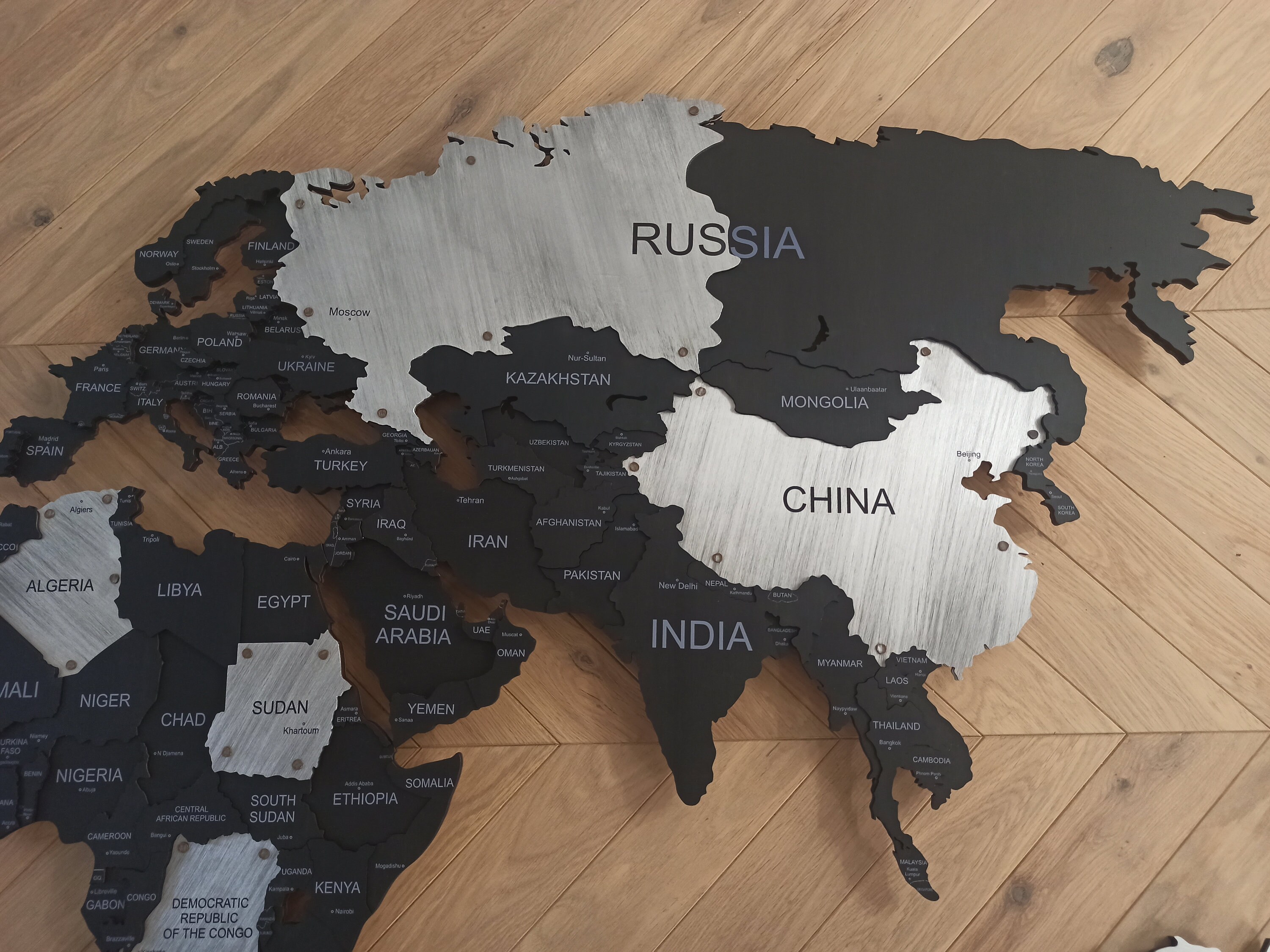 3D world map with aluminium Map with aged aluminium elements | Etsy