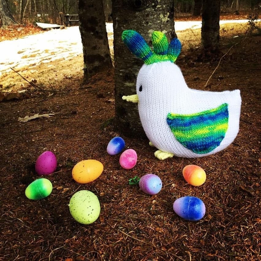 Easter Clucky the Hen That Holds Easter Eggs or Treats // Hand Knit ...